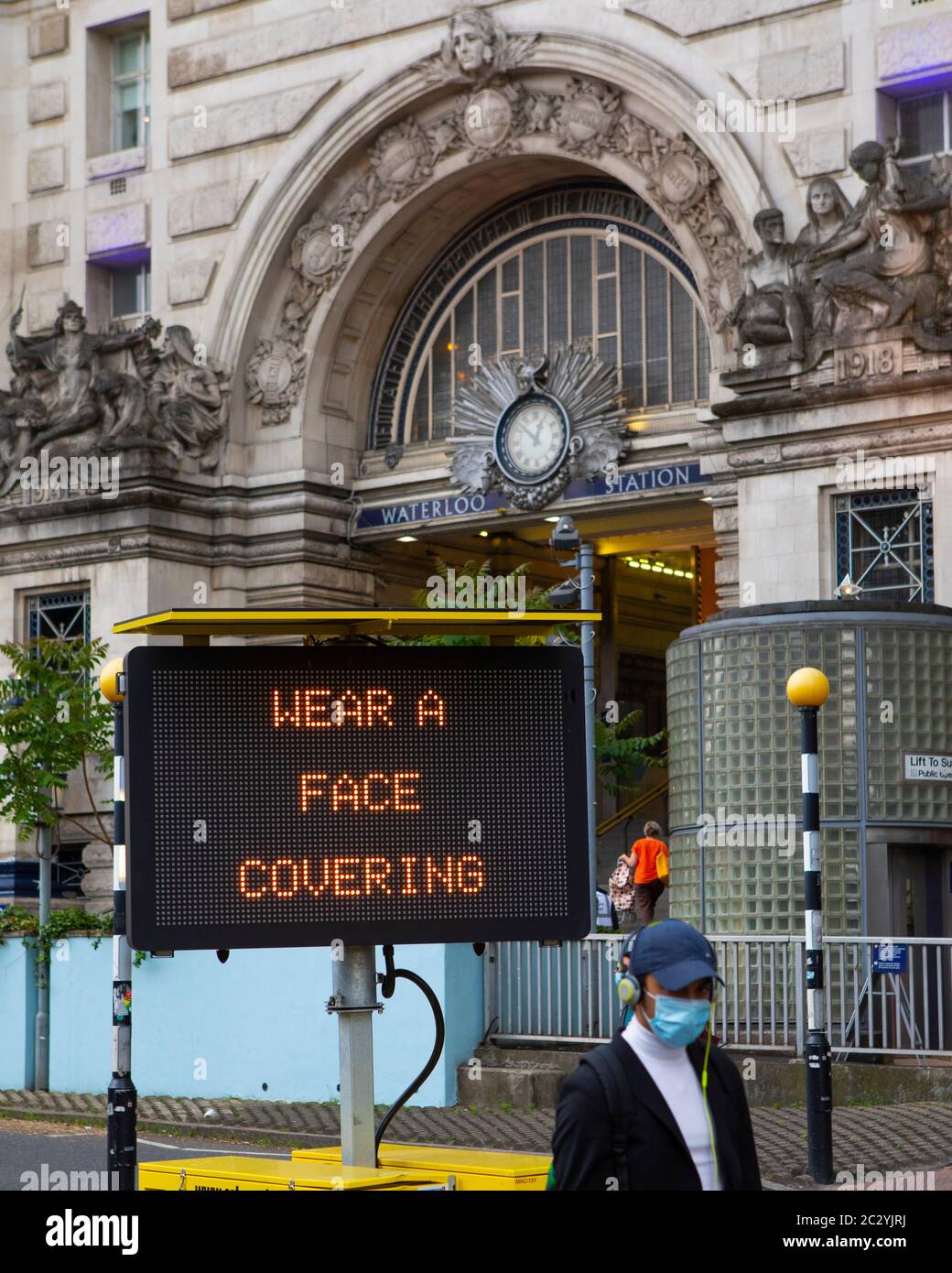 London waterloo station sign hi-res stock photography and images - Alamy