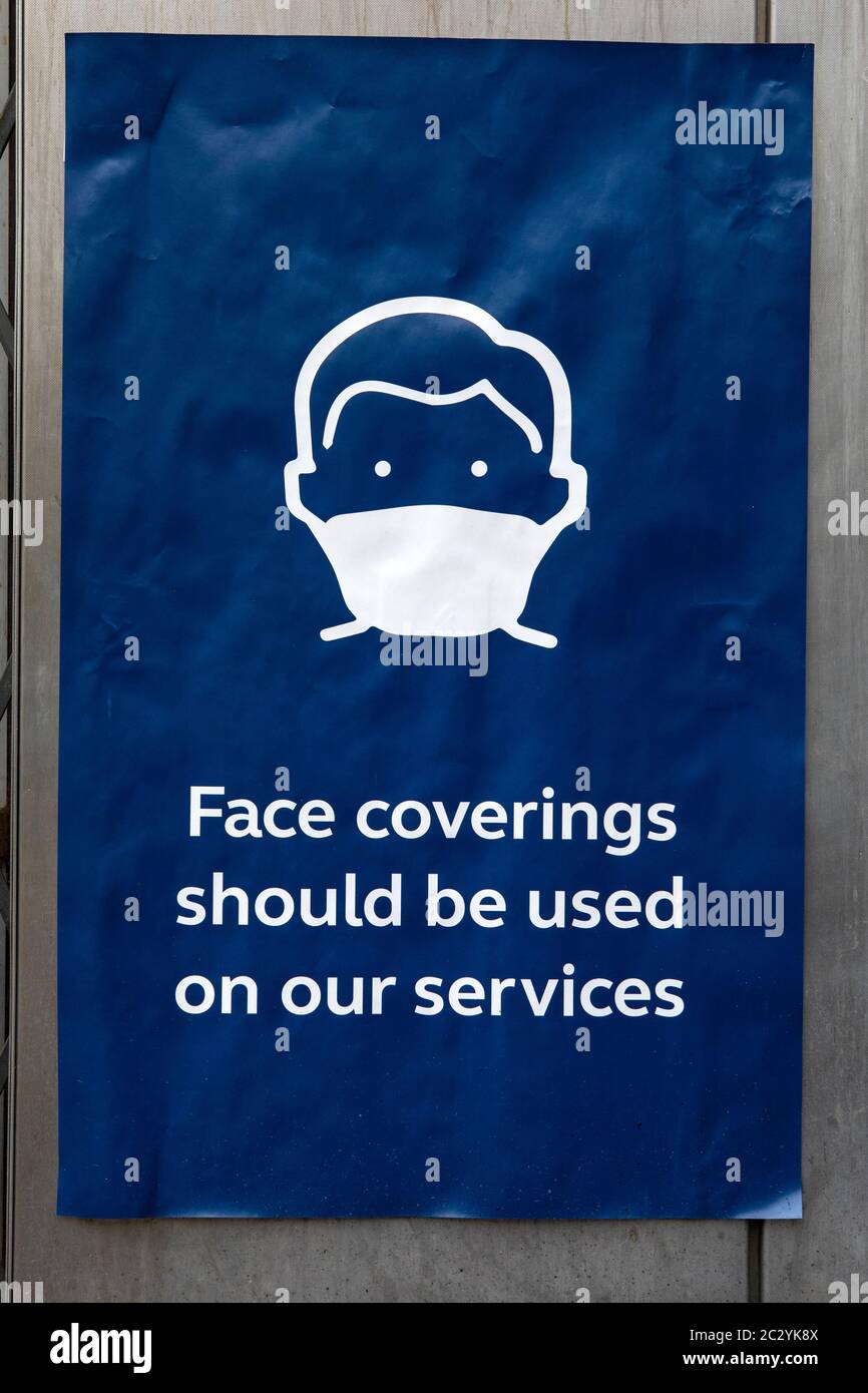 Face covering mandatory sign hi-res stock photography and images - Alamy