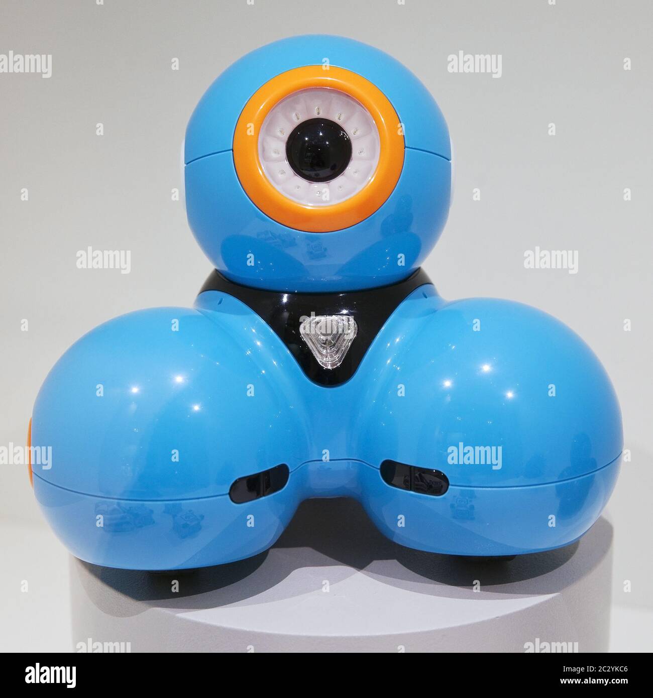 Lernroboter hi-res stock photography and images - Alamy