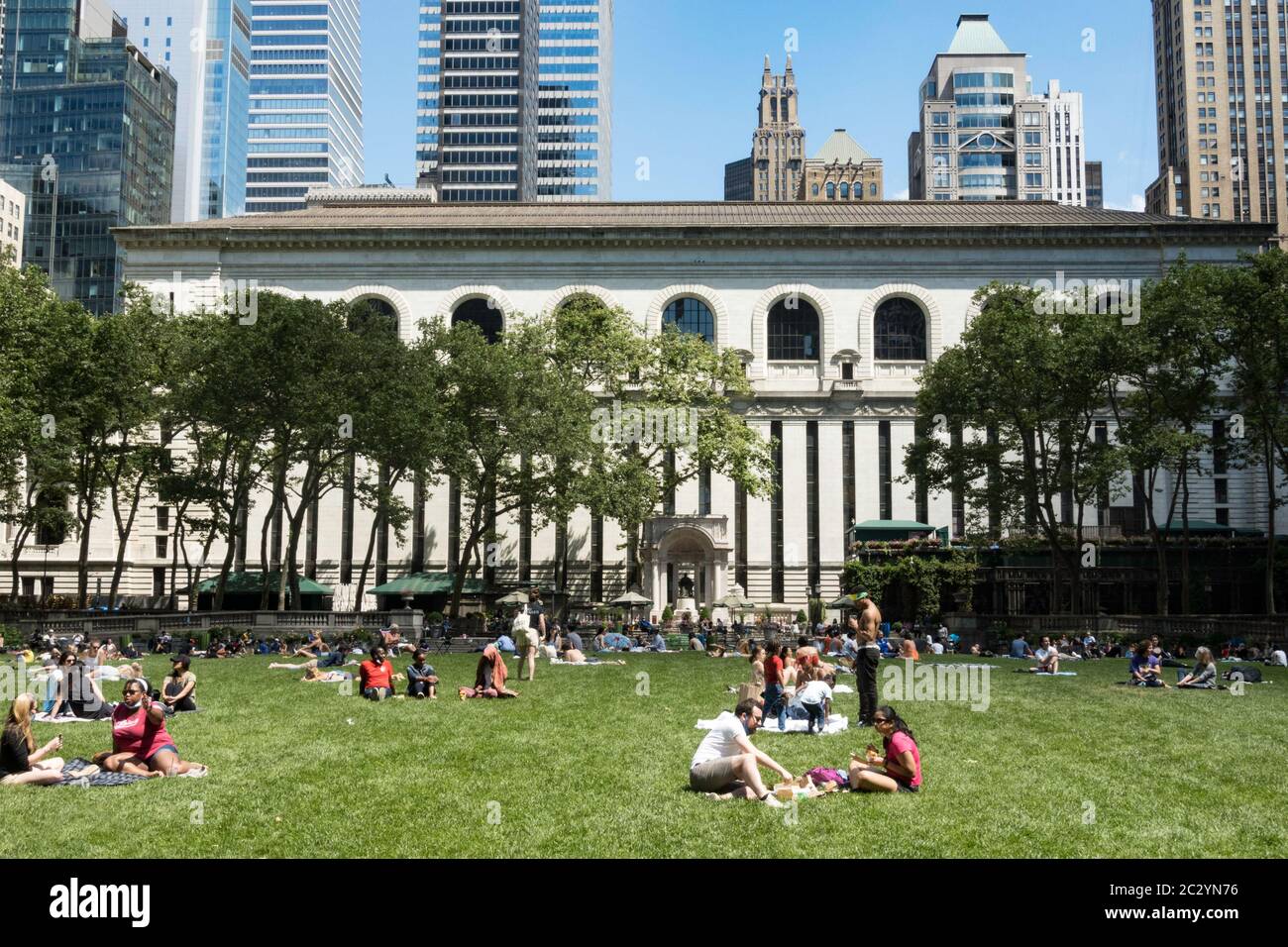 New York Public Library behind Bryant Park, NYC Stock Photo - Alamy