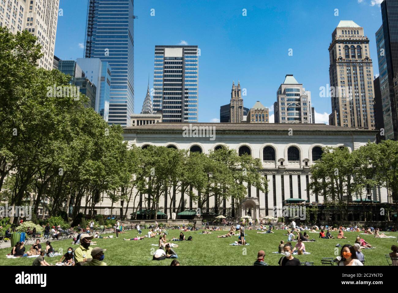 New York Public Library behind Bryant Park, NYC Stock Photo - Alamy