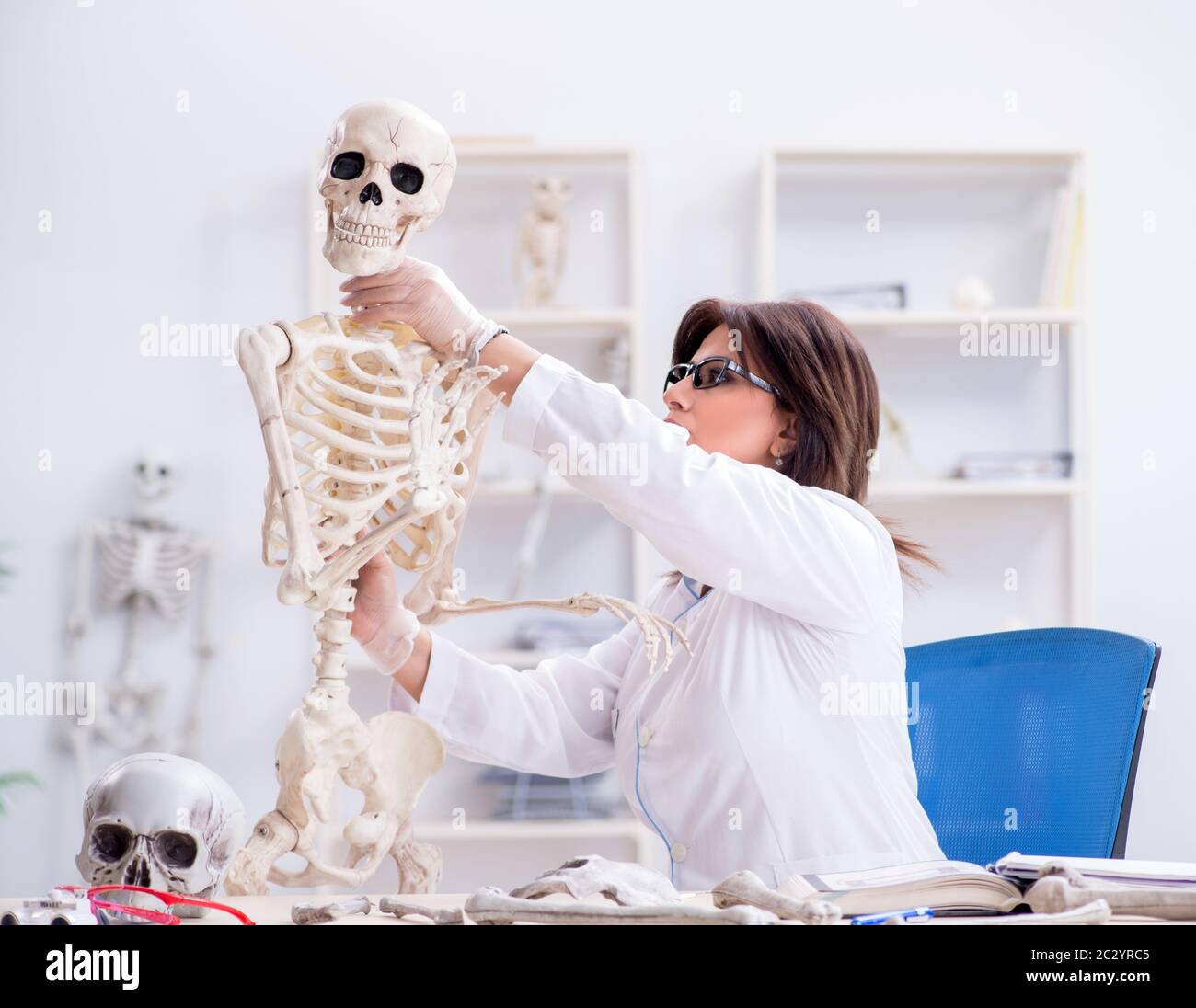Doctor working in the lab on skeleton Stock Photo - Alamy