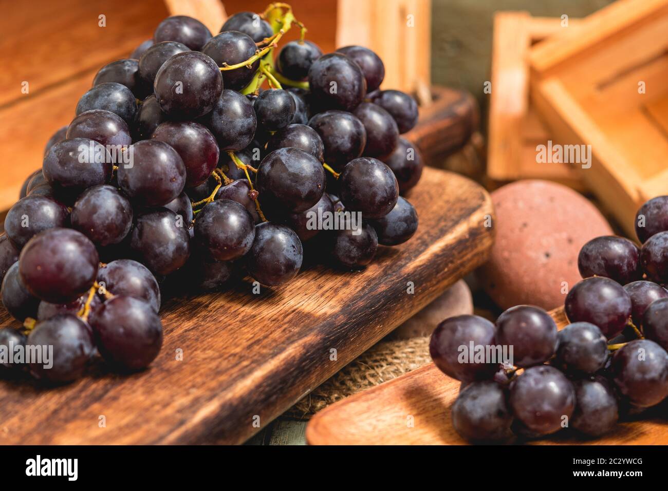 freshly cut fresh grapes in a rustic setting Stock Photo - Alamy