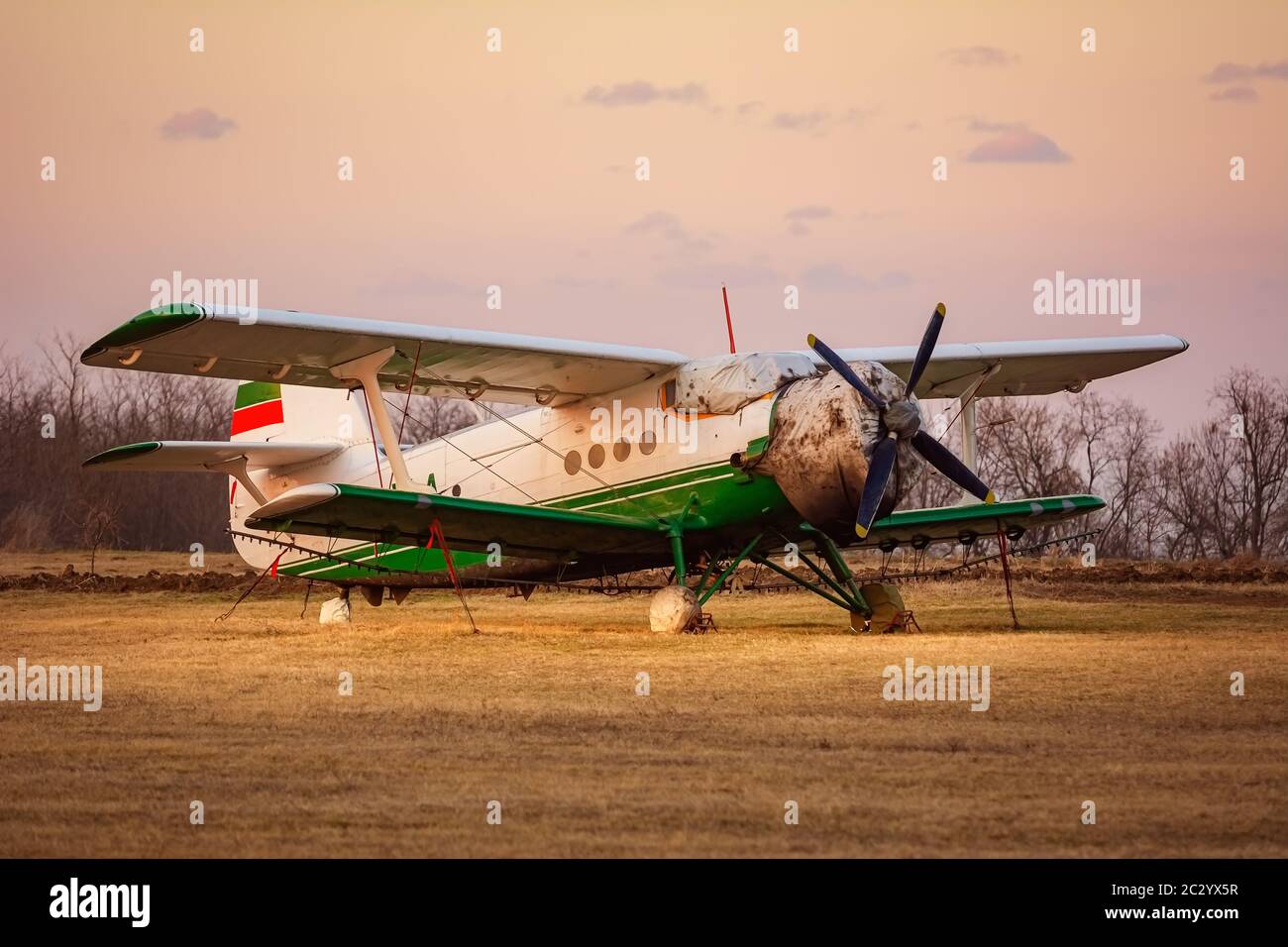 Old airfield hi-res stock photography and images - Alamy