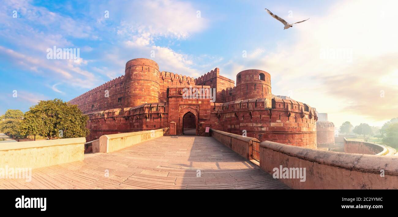 Red fort agra india hi-res stock photography and images - Alamy