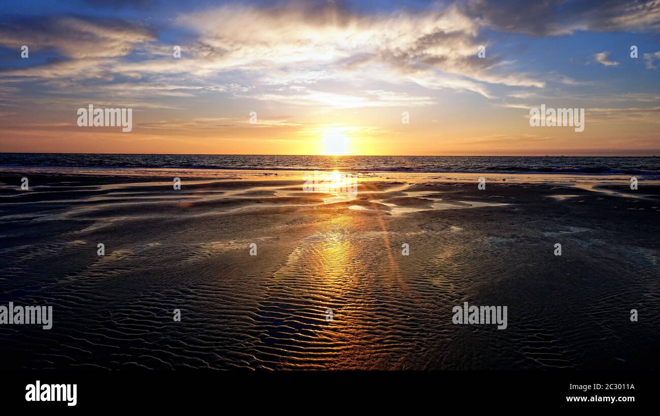Shot dramatic sunset beach hi-res stock photography and images - Alamy