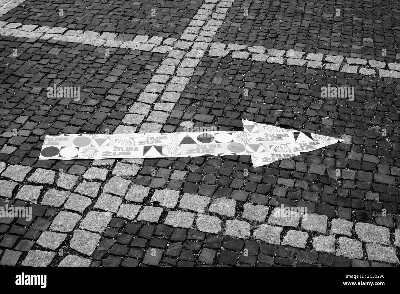 Arrow black white Black and White Stock Photos & Images - Alamy