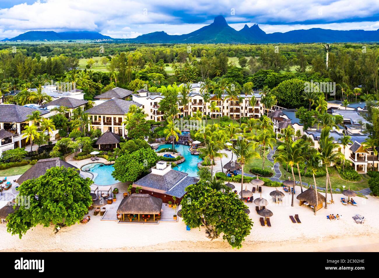 Drone beach palm trees hi-res stock photography and images - Alamy