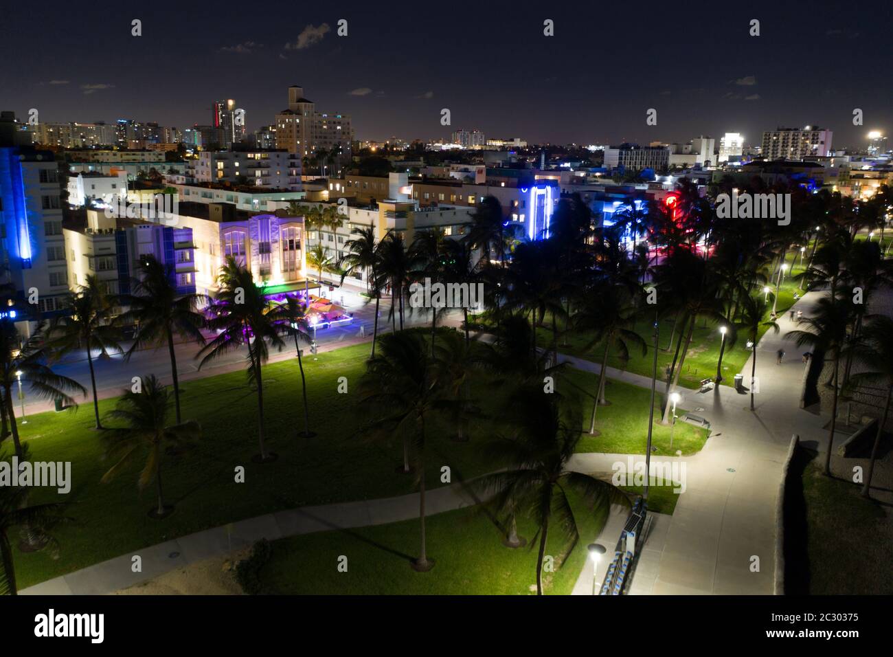 Miami beach ocean drive hi-res stock photography and images - Alamy