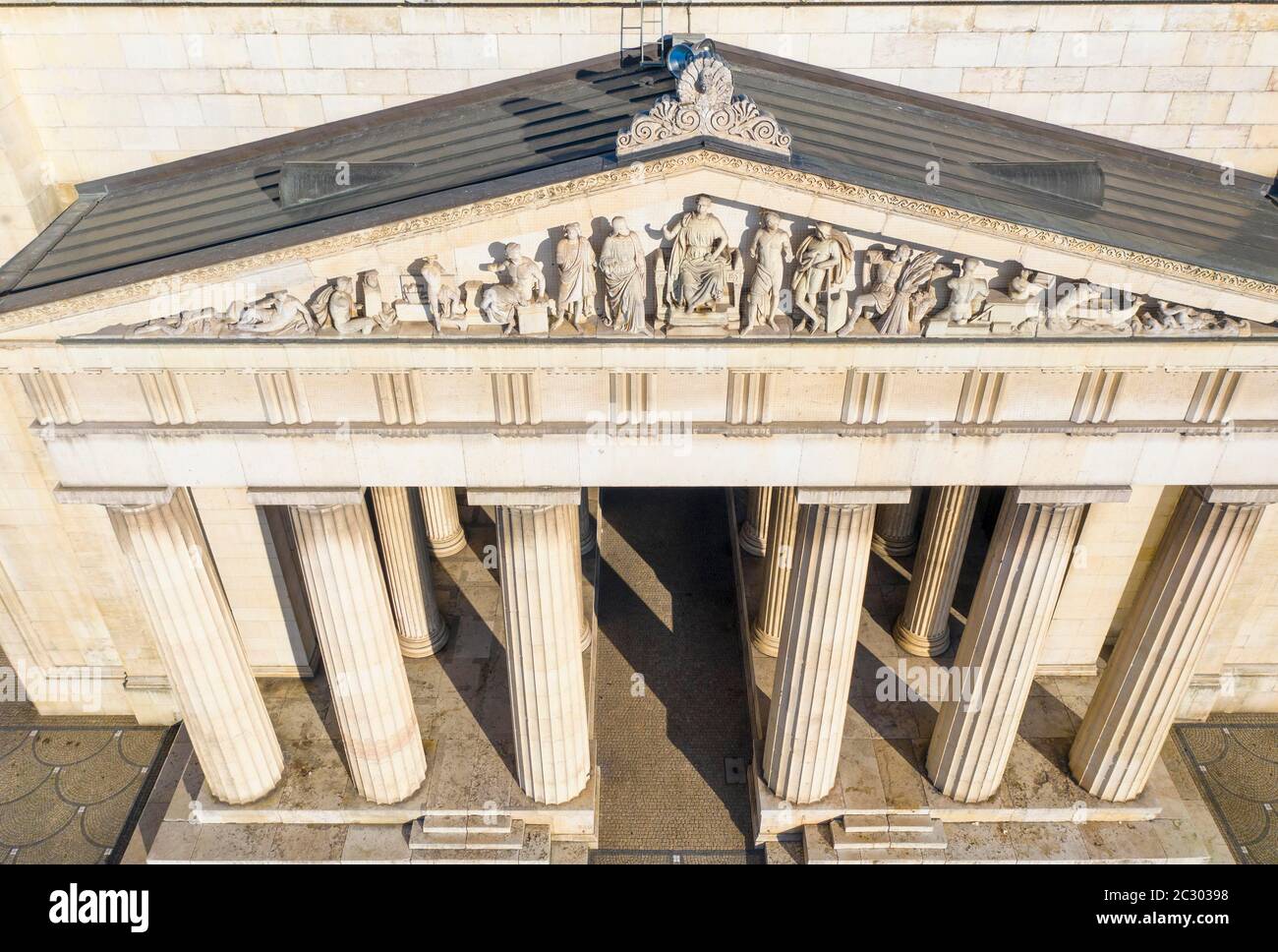Triangle pediment gate hi-res stock photography and images - Alamy