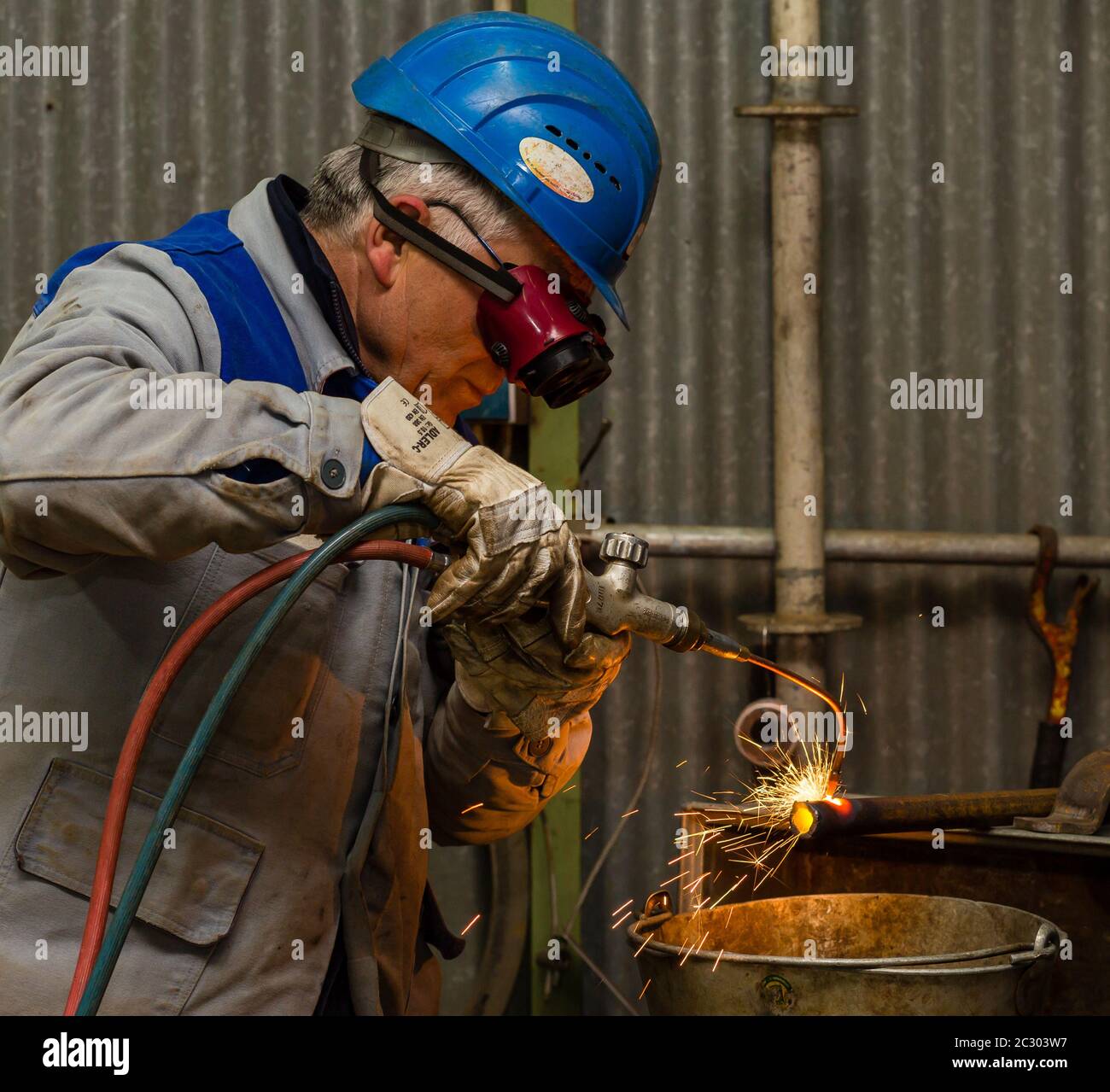 Oxygen acetylene welding hi-res stock photography and images - Alamy