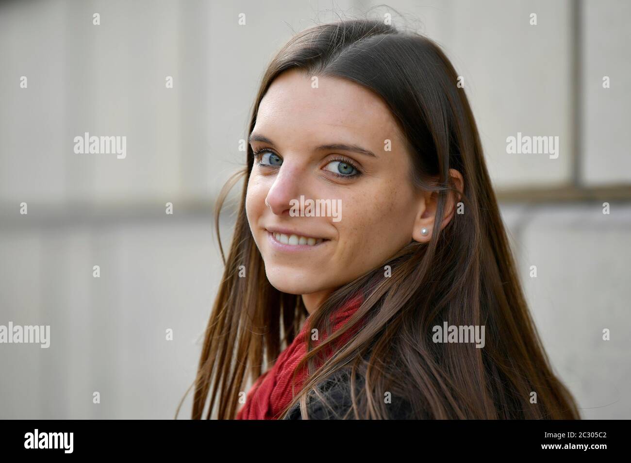 Looking back hi-res stock photography and images - Alamy