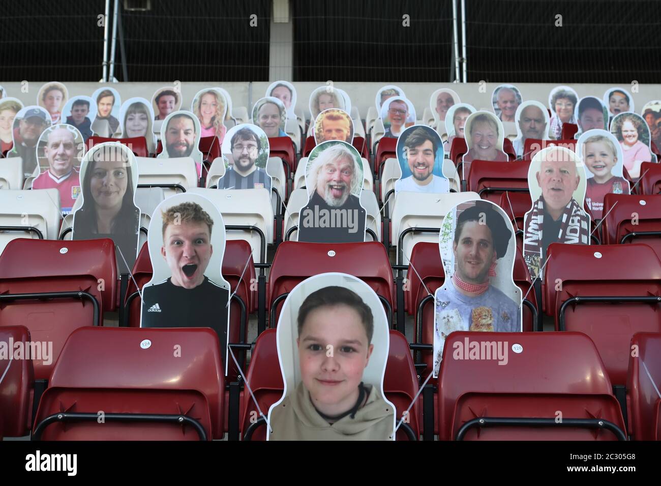 Cardboard cut outs hi-res stock photography and images - Alamy