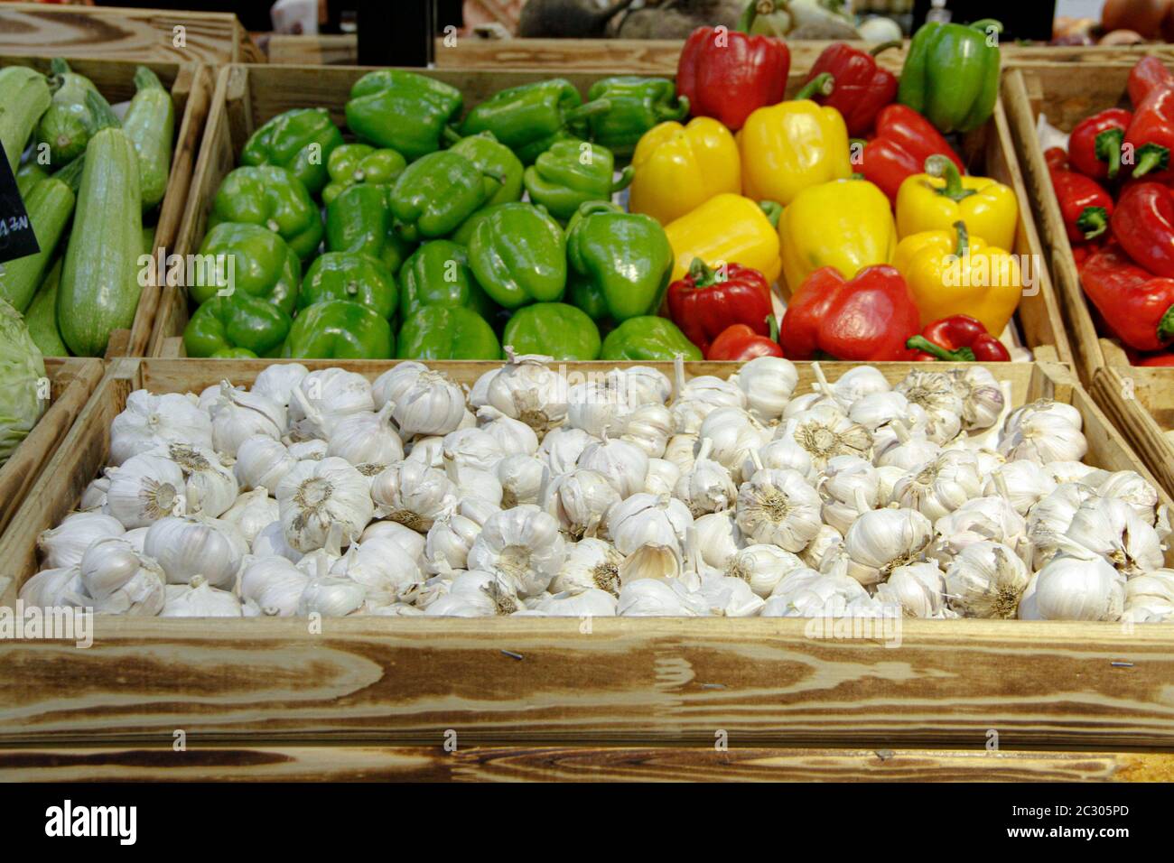 Garlic trays hi-res stock photography and images - Alamy