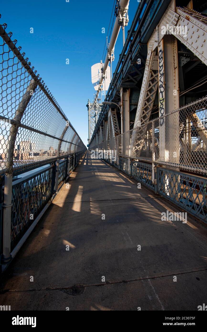 Footpath across the Manhattan Bridge, Manhattan, New York, USA Stock ...