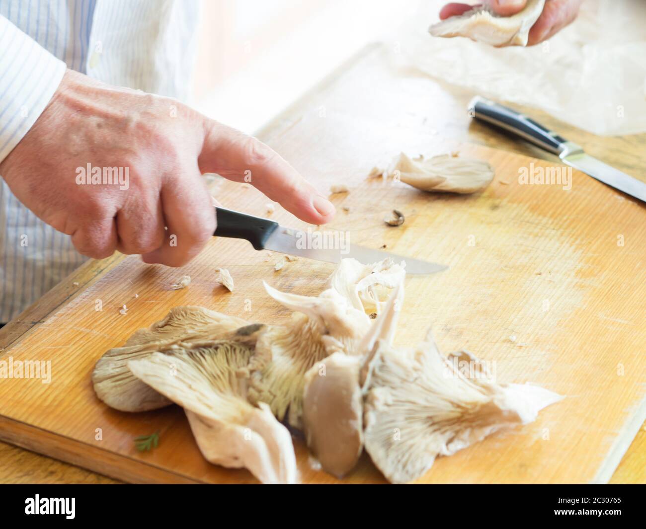 Hands cutting mushrooms hi-res stock photography and images - Alamy