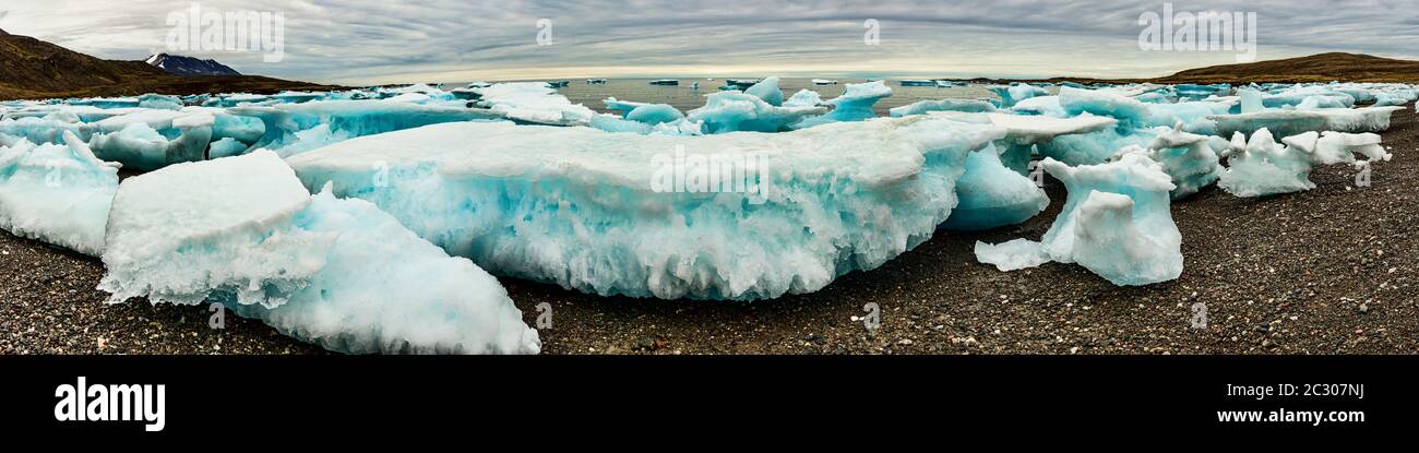 Grounded icebergs in Dundas Harbor, Devon Island, Nunavut, Canada Stock ...
