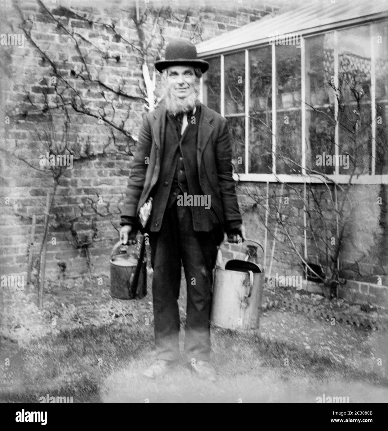 English Elizabethan and Edwardian family portraits showing turn of the ...