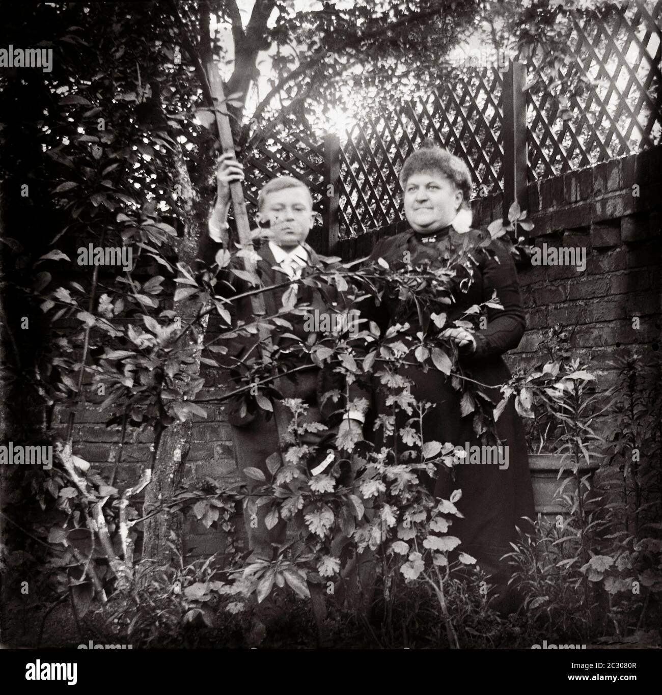 English Elizabethan and Edwardian family portraits showing turn of the ...