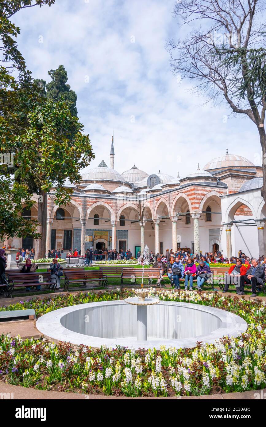 Fountain in topkapi palace hi-res stock photography and images - Alamy