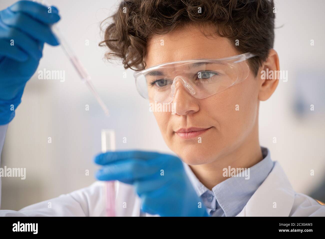 Medicine chemist hi-res stock photography and images - Alamy