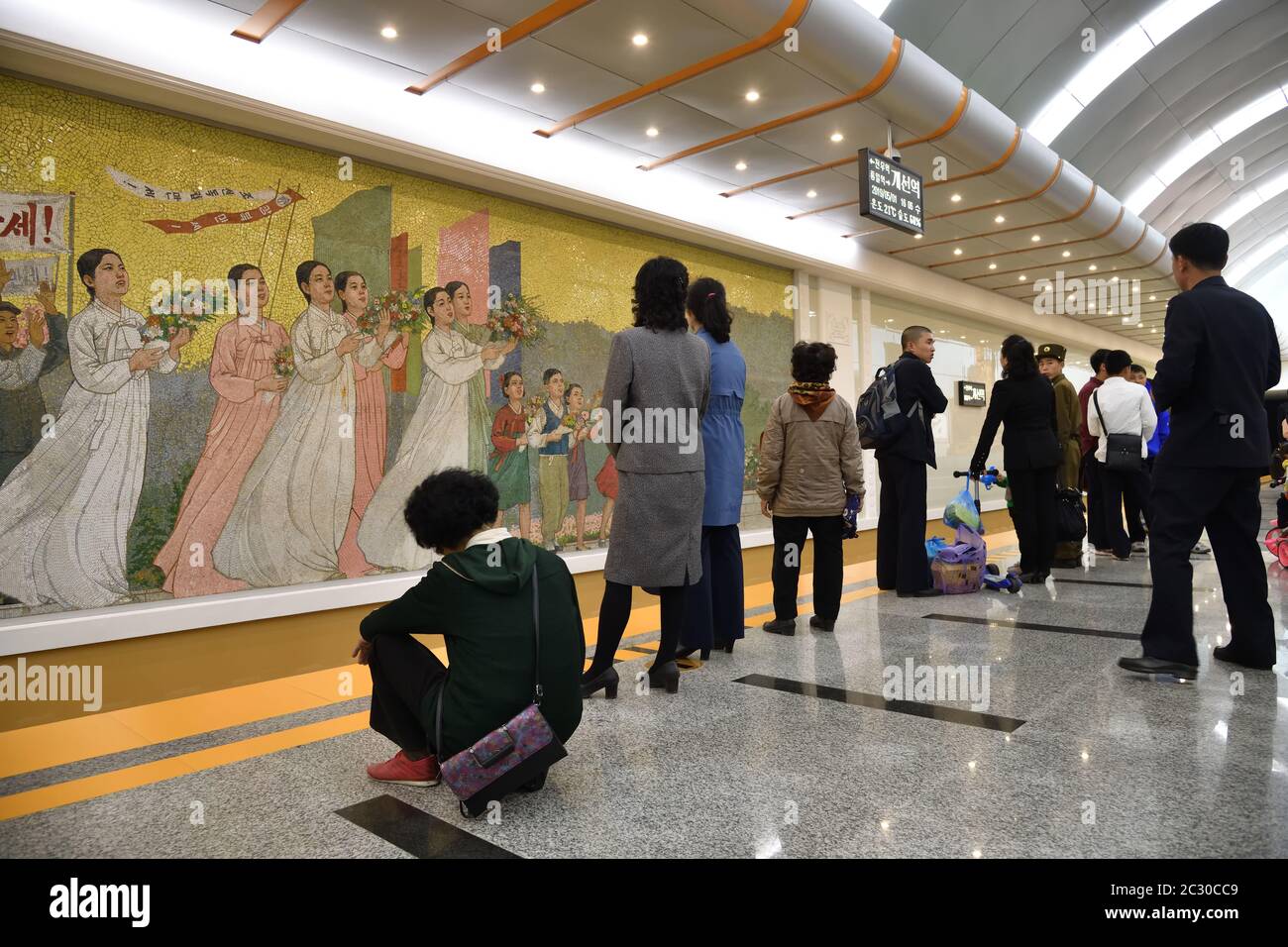 Woman man children interior renovation hi-res stock photography and ...