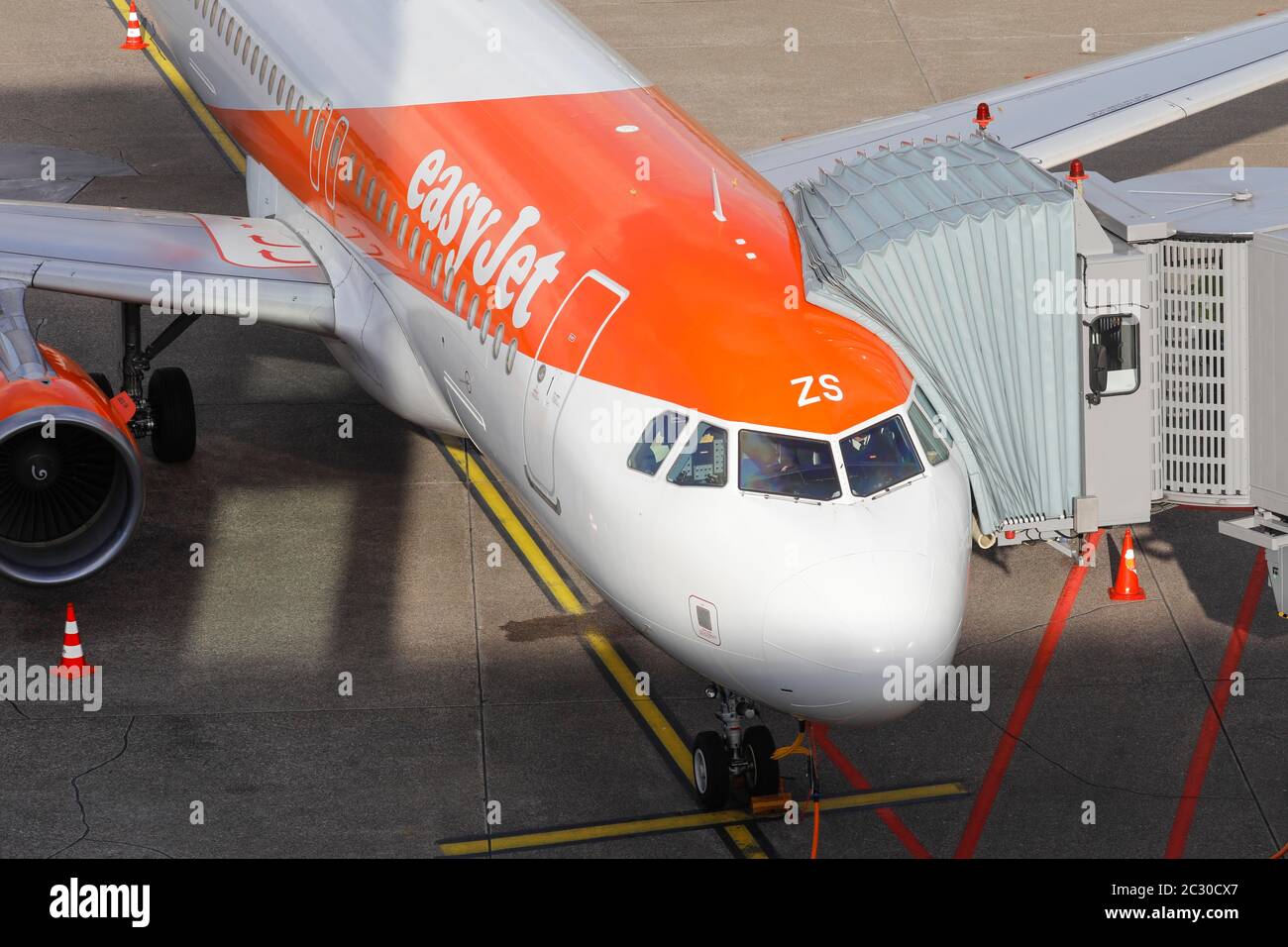 EasyJet, Airbus A320-214 aircraft at the gate, Duesseldorf ...