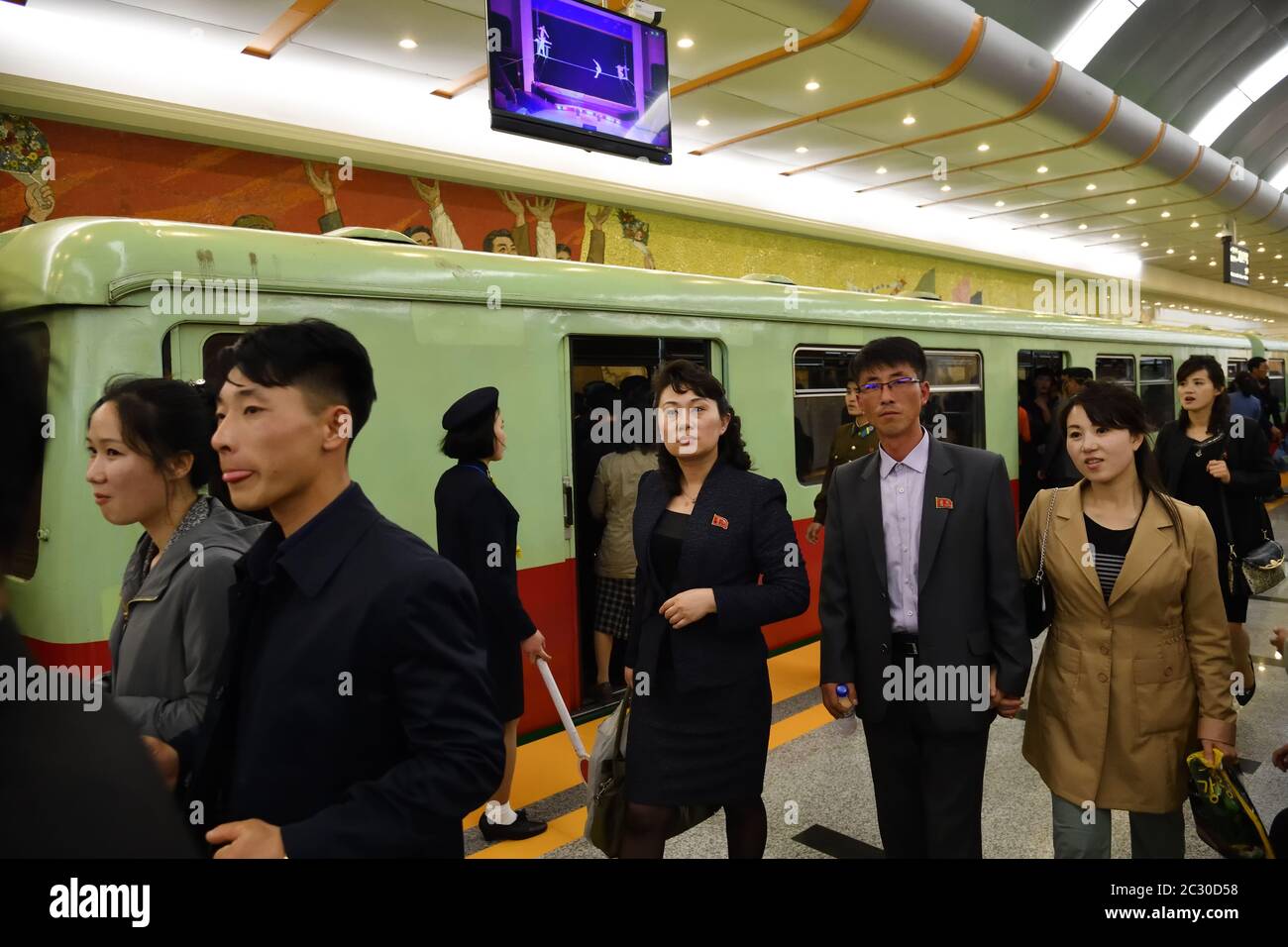 Woman man children interior renovation hi-res stock photography and ...