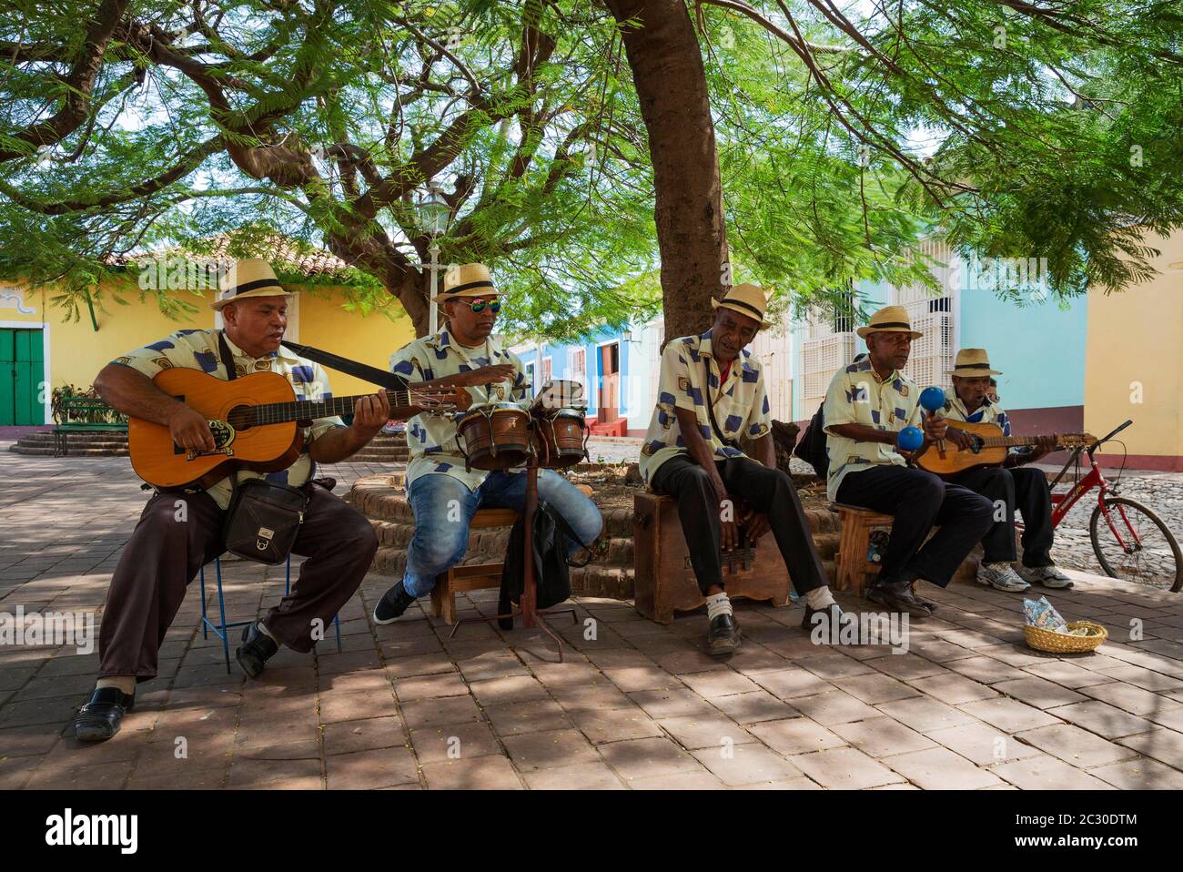 Cuban buskers hi-res stock photography and images - Alamy