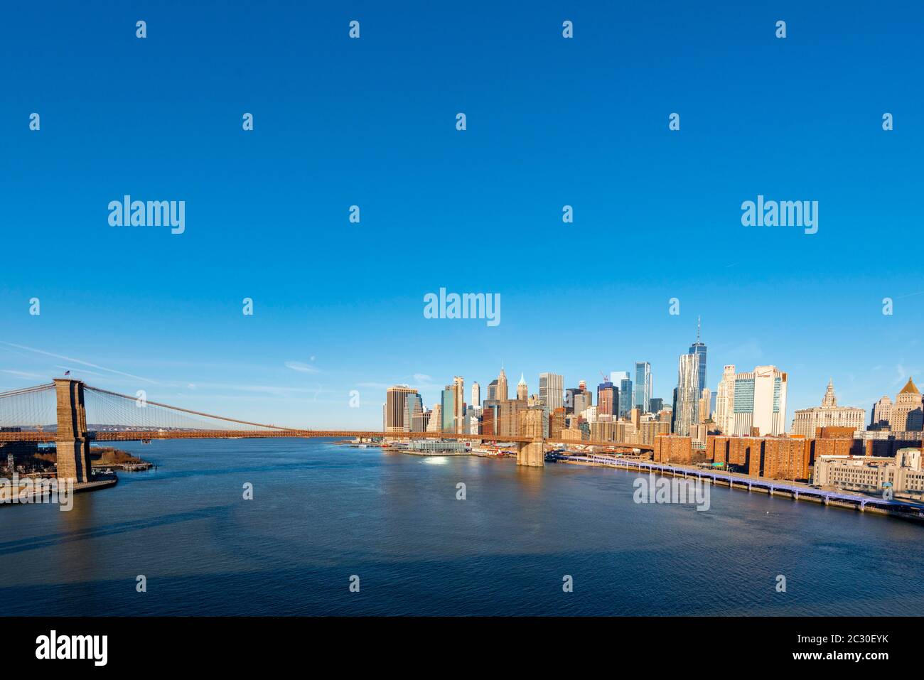 View from Manhattan Bridge over the East River to the skyline of Lower ...