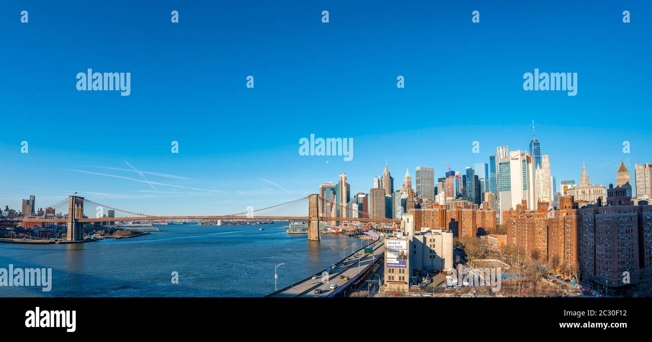 View from Manhattan Bridge over the East River to the skyline of Lower ...