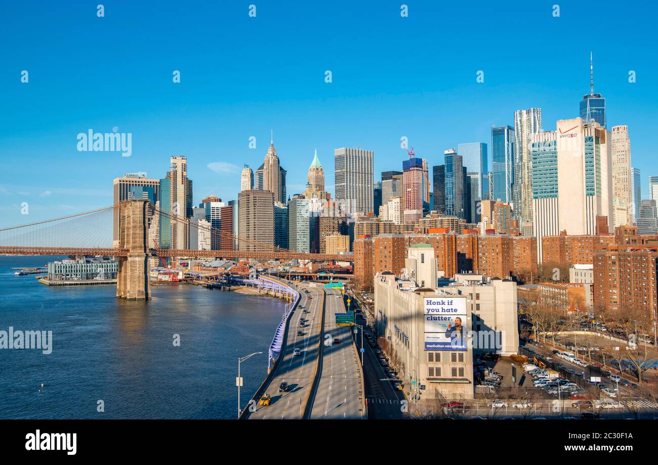 View from Manhattan Bridge over the East River to the skyline of Lower ...