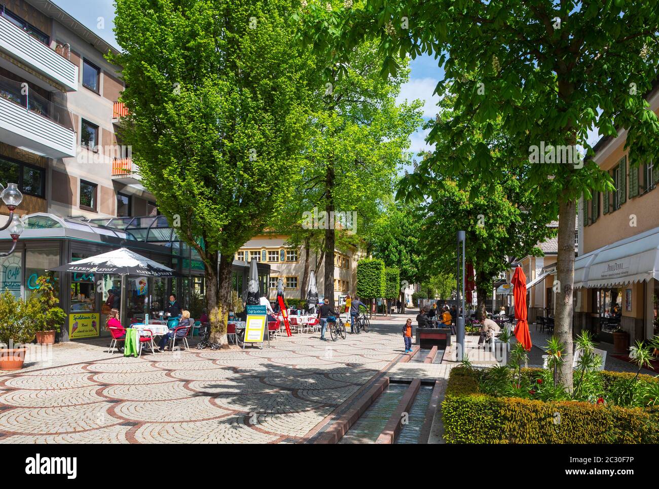 Street cafe in the pedestrian zone, Bad Reichenhall, Berchtesgadner ...