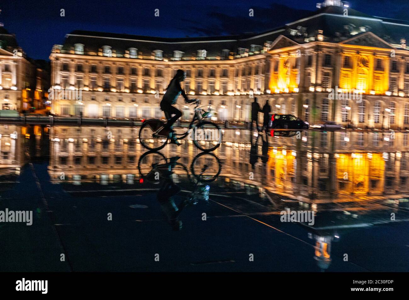 Water Mirror, Le Miroir d'eau, the world's largest reflecting pool at ...