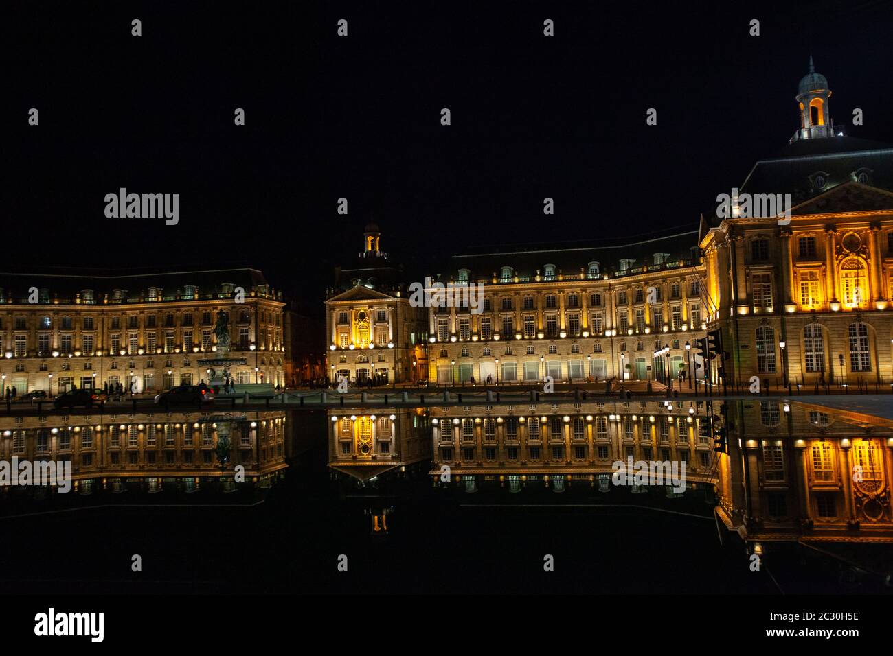 Water Mirror, Le Miroir d'eau, the world's largest reflecting pool at ...