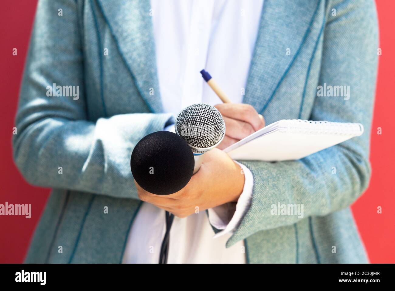 Female newspaper reporter hi-res stock photography and images - Alamy