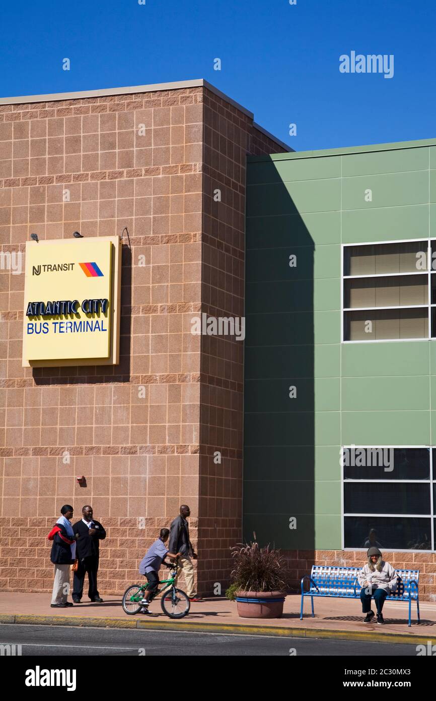 Atlantic terminal shopping mall hi-res stock photography and images - Alamy