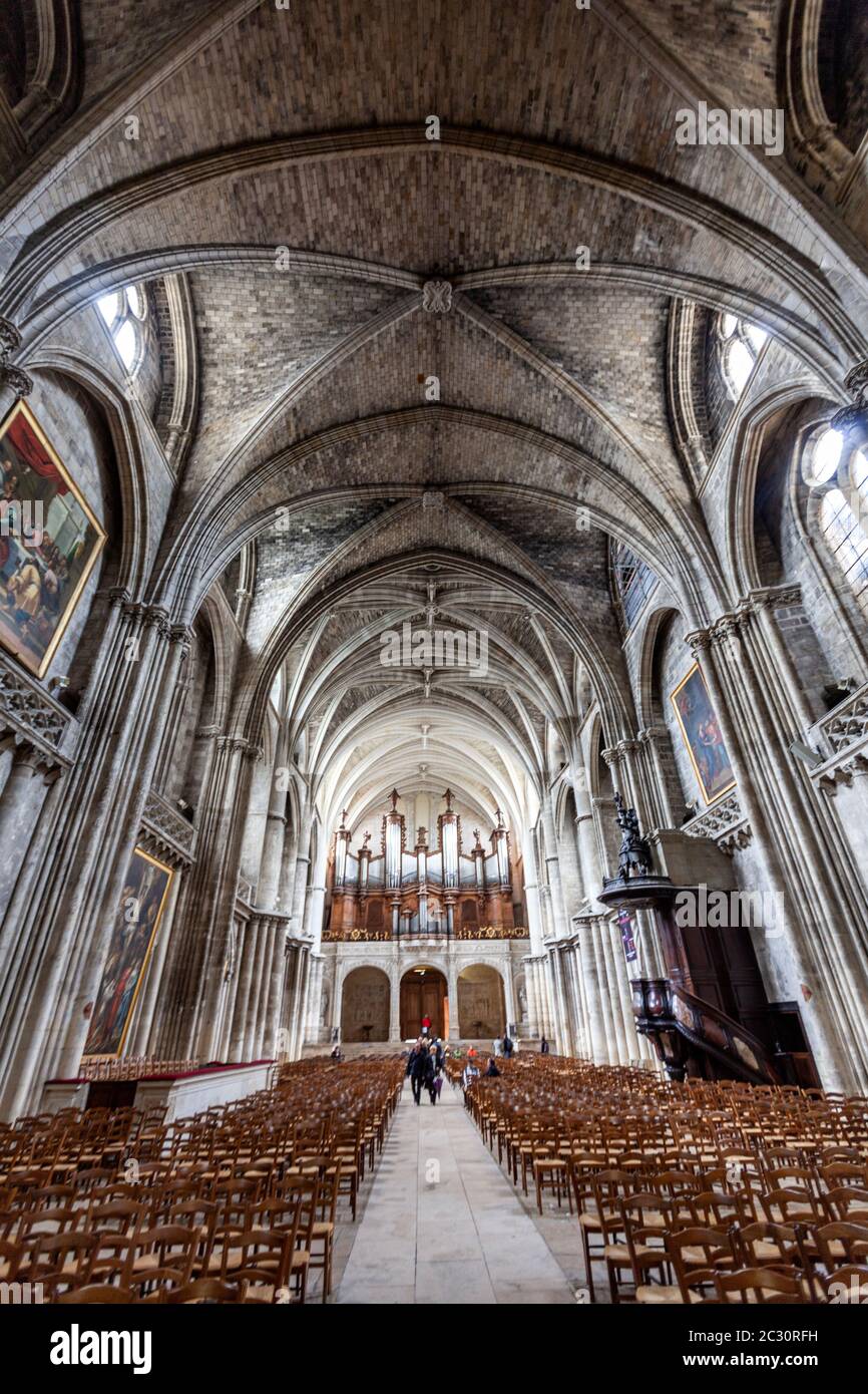 Nave of Cathédrale Saint-André, Place Pey Berland, Bordeaux, Gironde ...