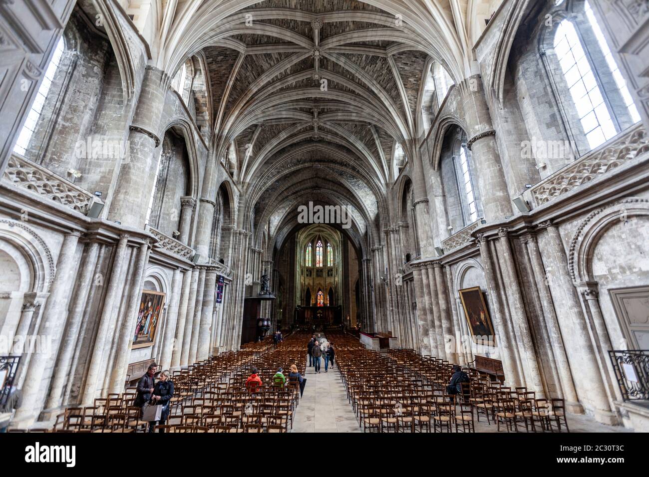 Nave of Cathédrale Saint-André, Place Pey Berland, Bordeaux, Gironde ...
