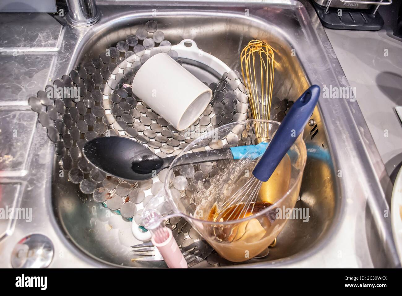 Washing up in a sink Stock Photo - Alamy