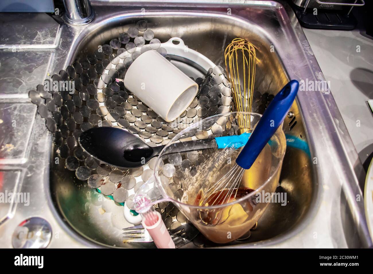Pile of washing up hi-res stock photography and images - Alamy