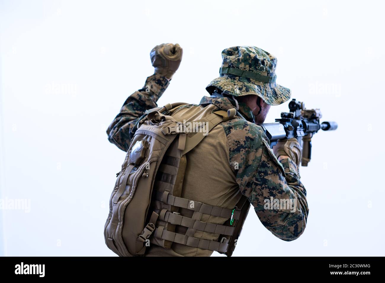 soldier in action giving comands to team by hand sign Stock Photo - Alamy