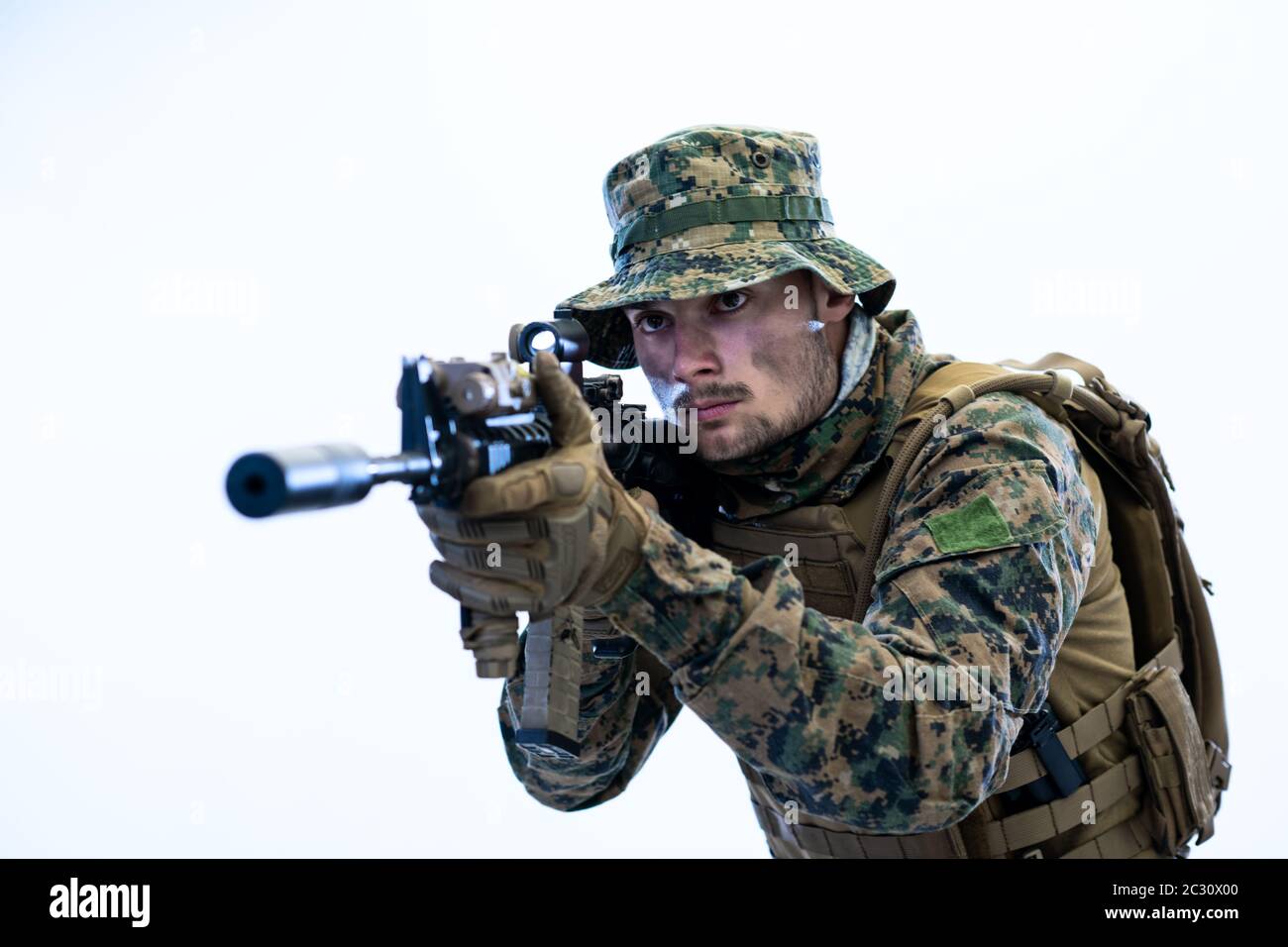 soldier in action aiming laseer sight optics Stock Photo - Alamy