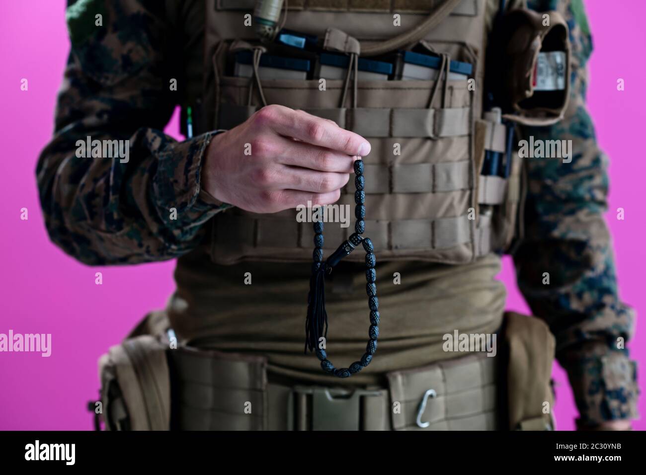 Muslim soldier prayer hi-res stock photography and images - Alamy