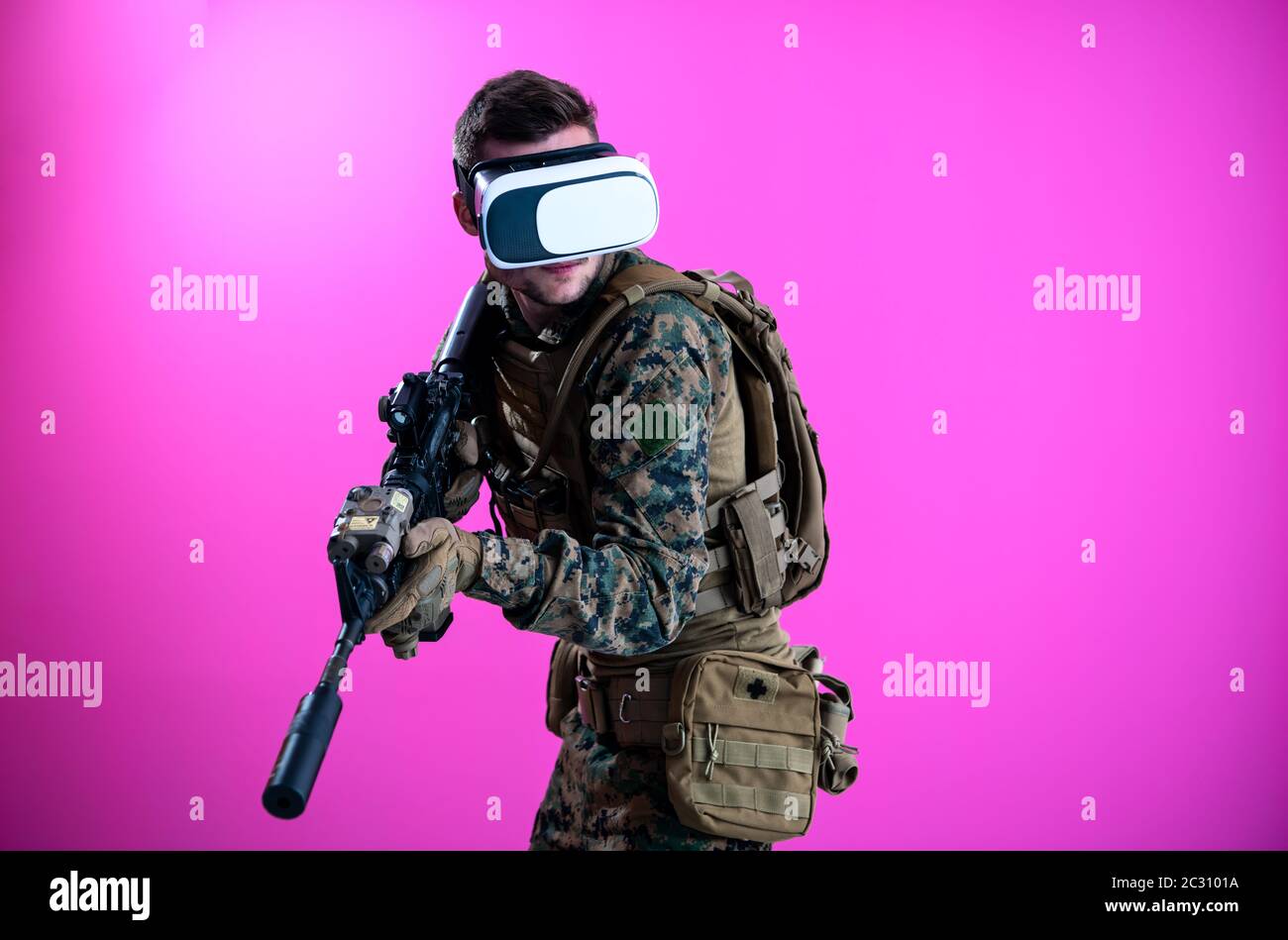 Virtual rifle hi-res stock photography and images - Alamy