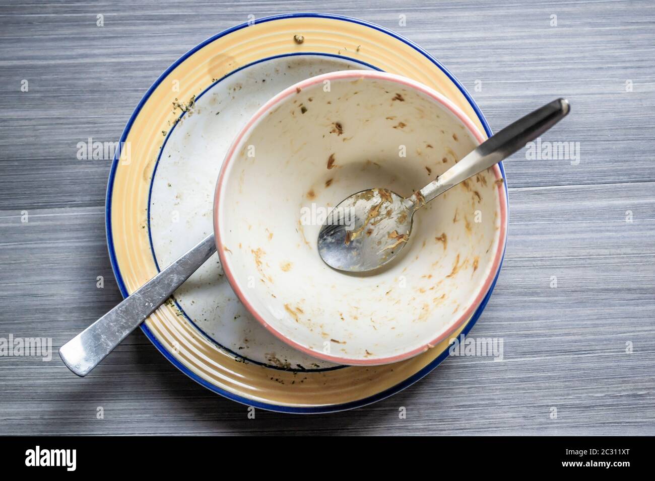 Stack of dirty crockery hi-res stock photography and images - Alamy