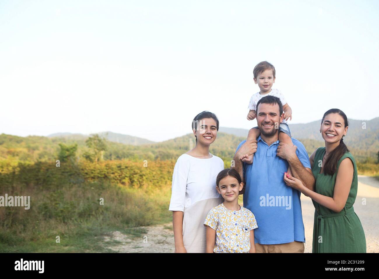 Children in the outdoors hi-res stock photography and images - Alamy