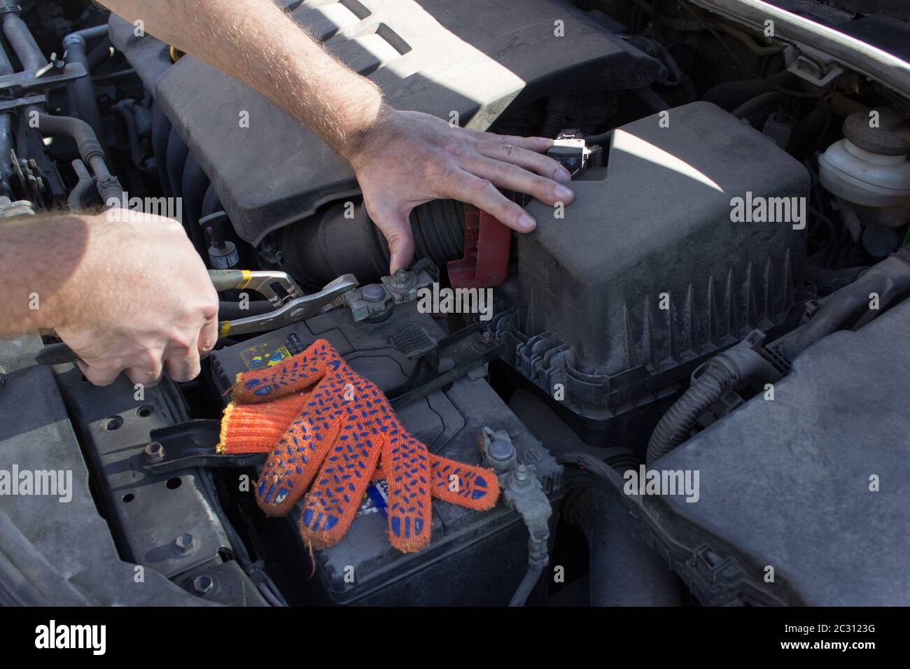 Open car hood close hi-res stock photography and images - Alamy
