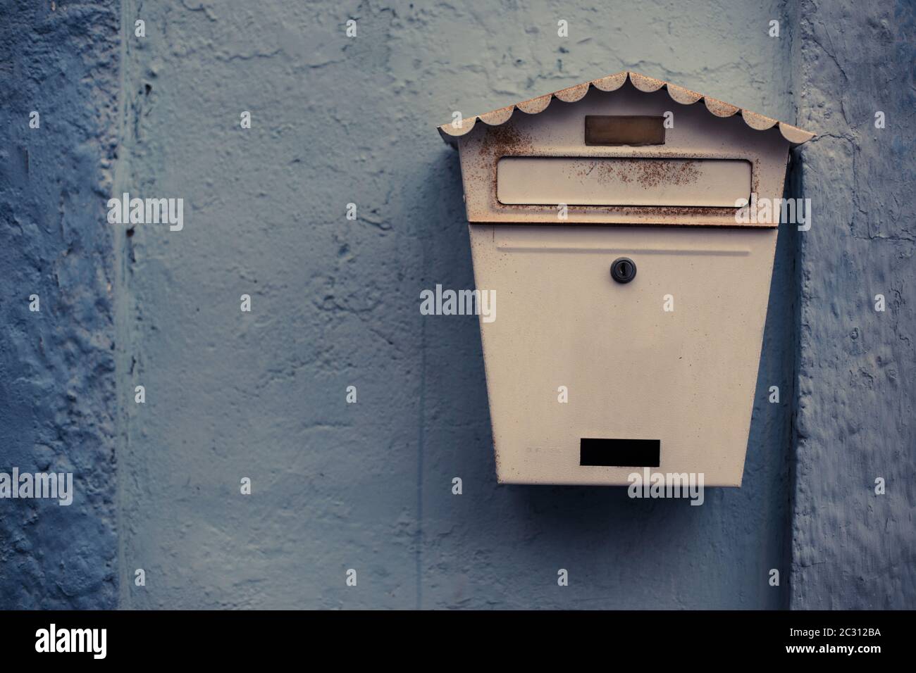 Domestic metal vintage post box hi-res stock photography and images - Alamy