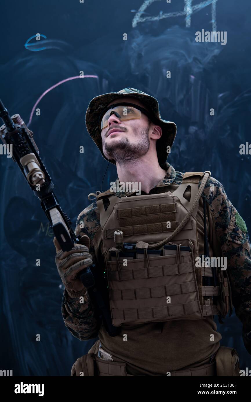 modern warfare soldier Stock Photo - Alamy